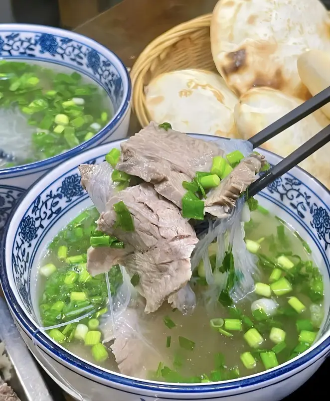 Shuipen Lamb Soup: Xi’an’s Refreshing Breakfast Tradition